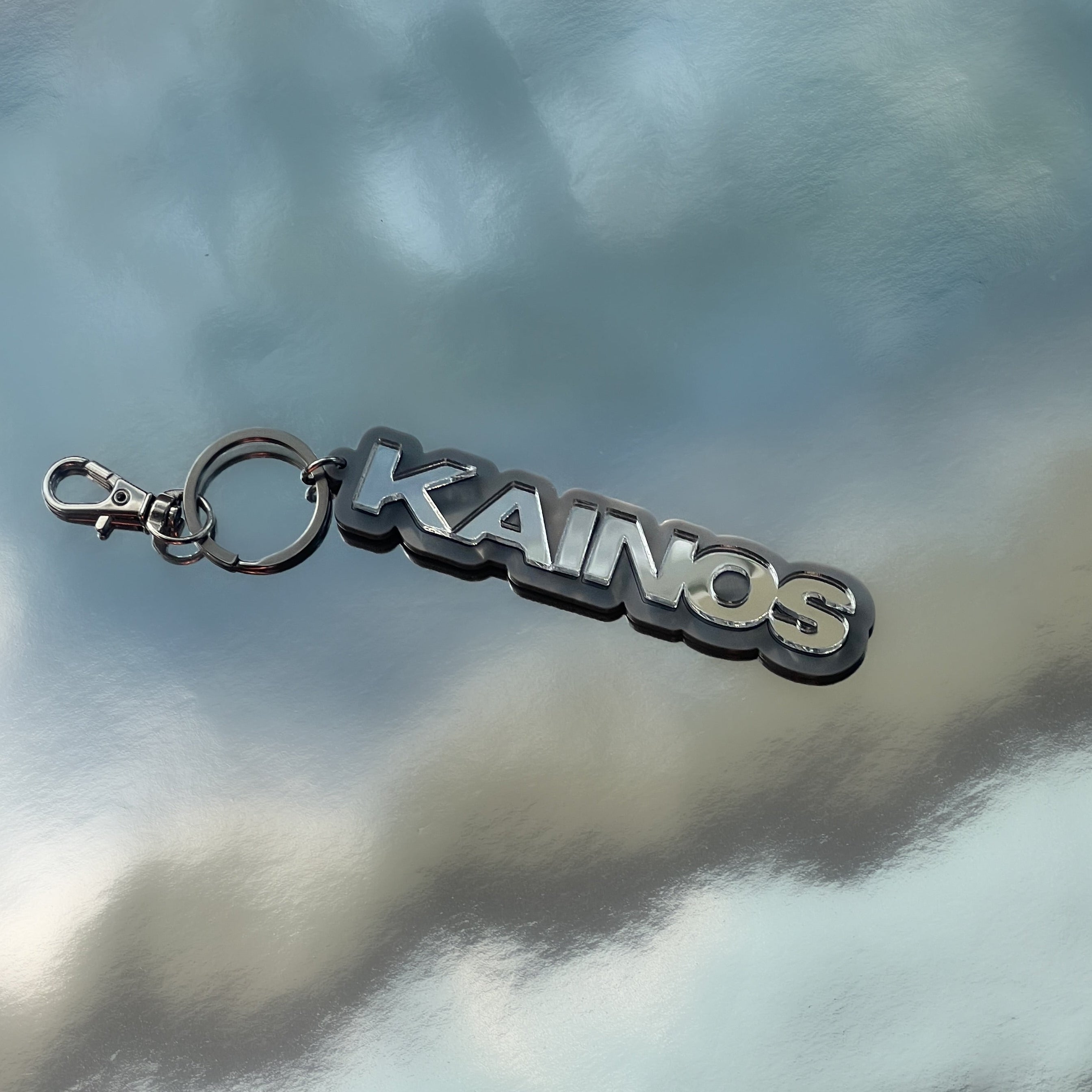 GRAY KAINOS MIRRORED LOGO KEYCHAIN – KAINOS STUDIOS